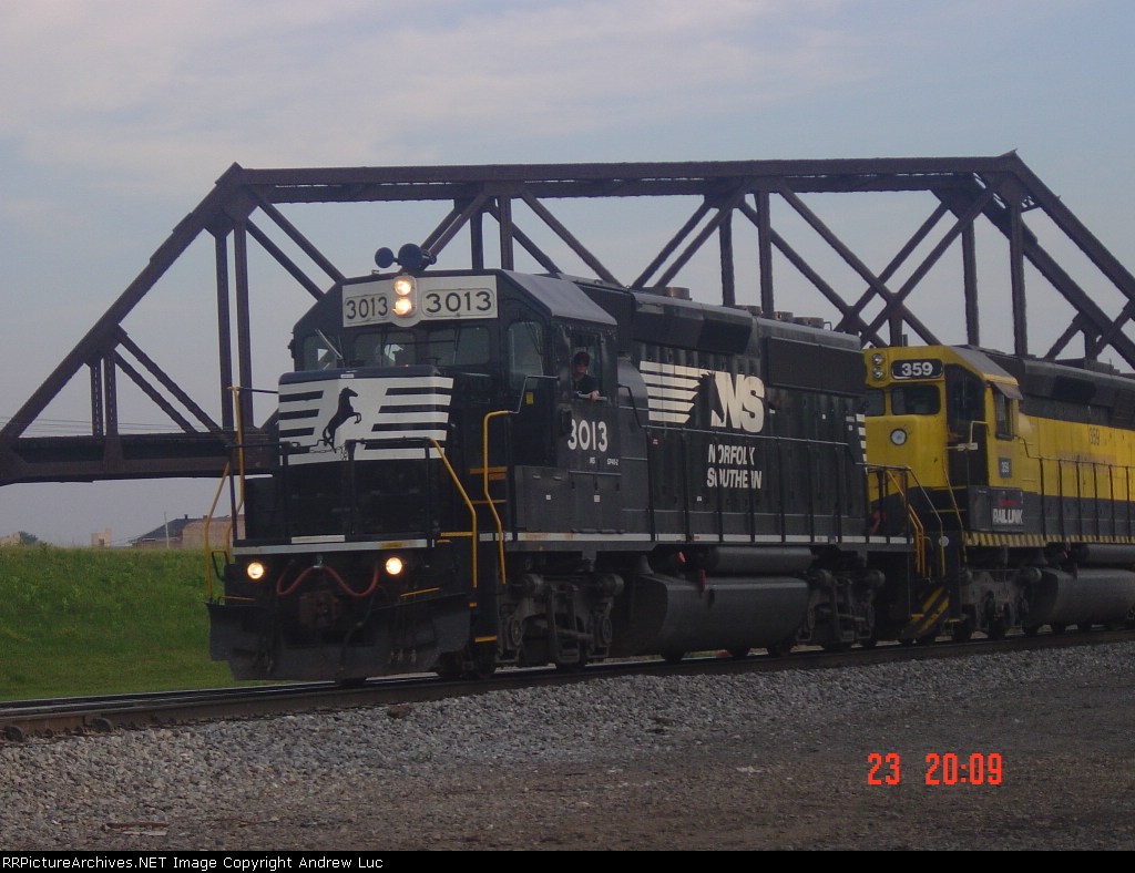 The horsehead leads NS 13Q westbound